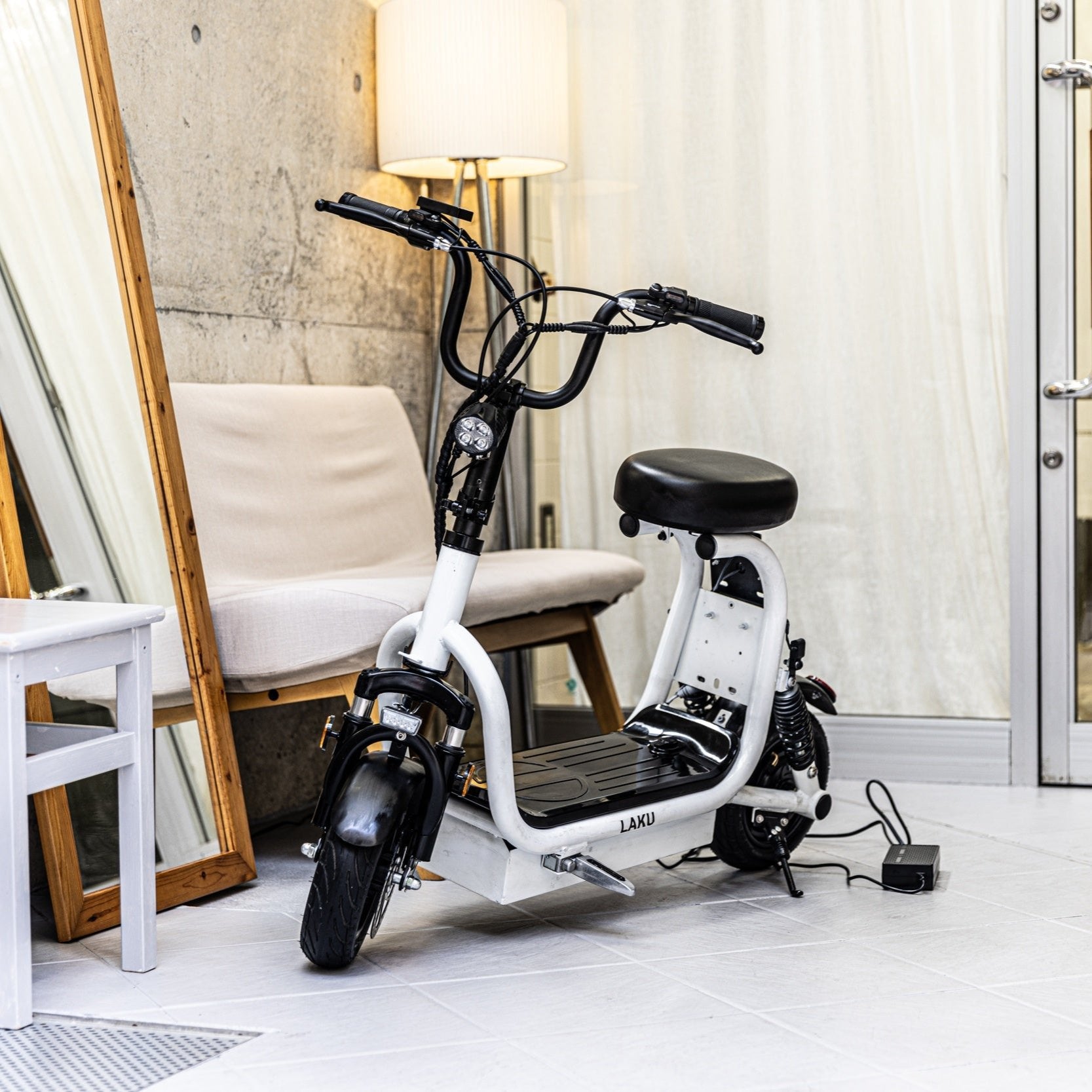 LAKU（特定小型原付・免許不要）｜電動バイク – E-KON