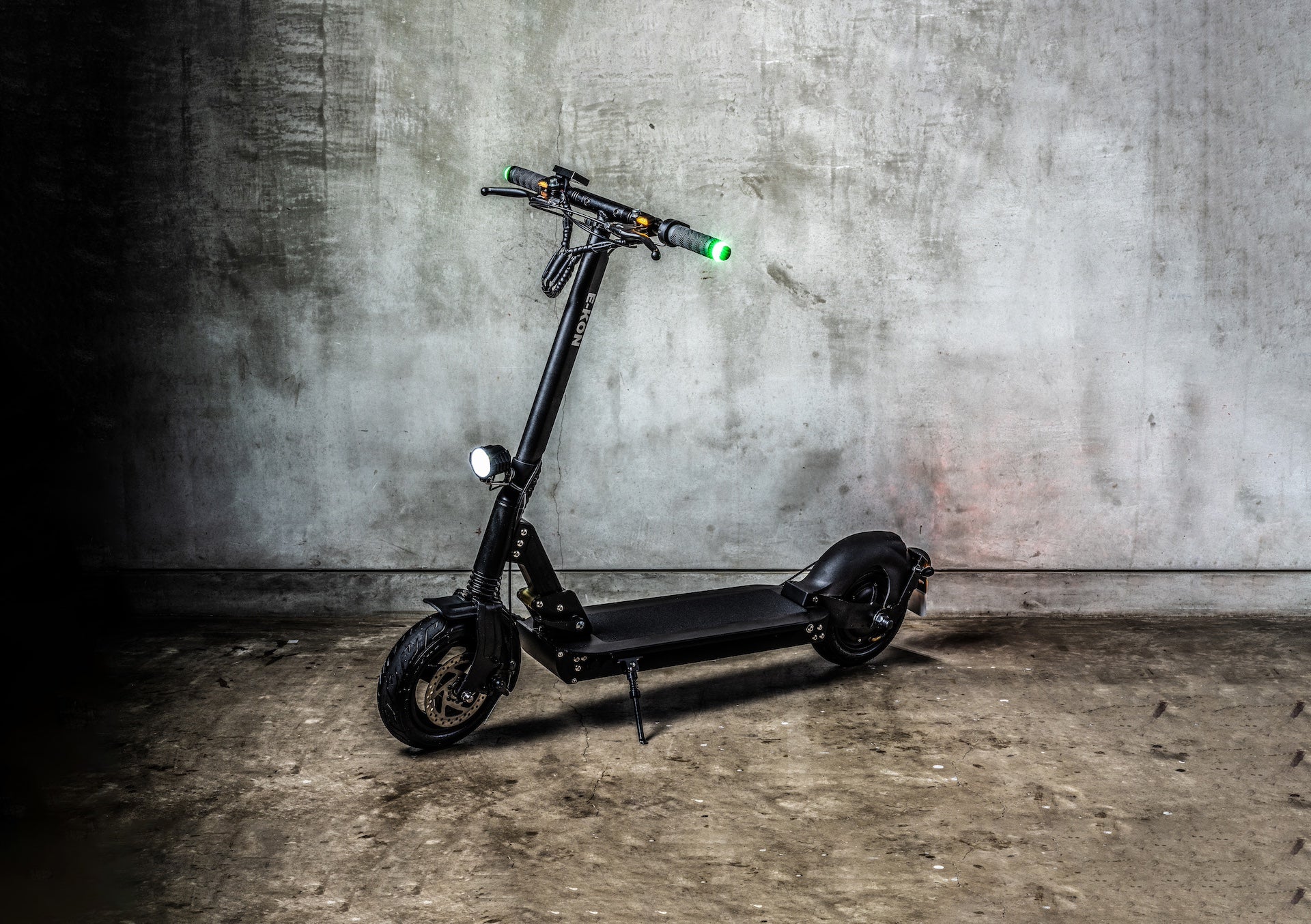 公道走行可能な電動キックボード・特定小型原付｜E-KON公式